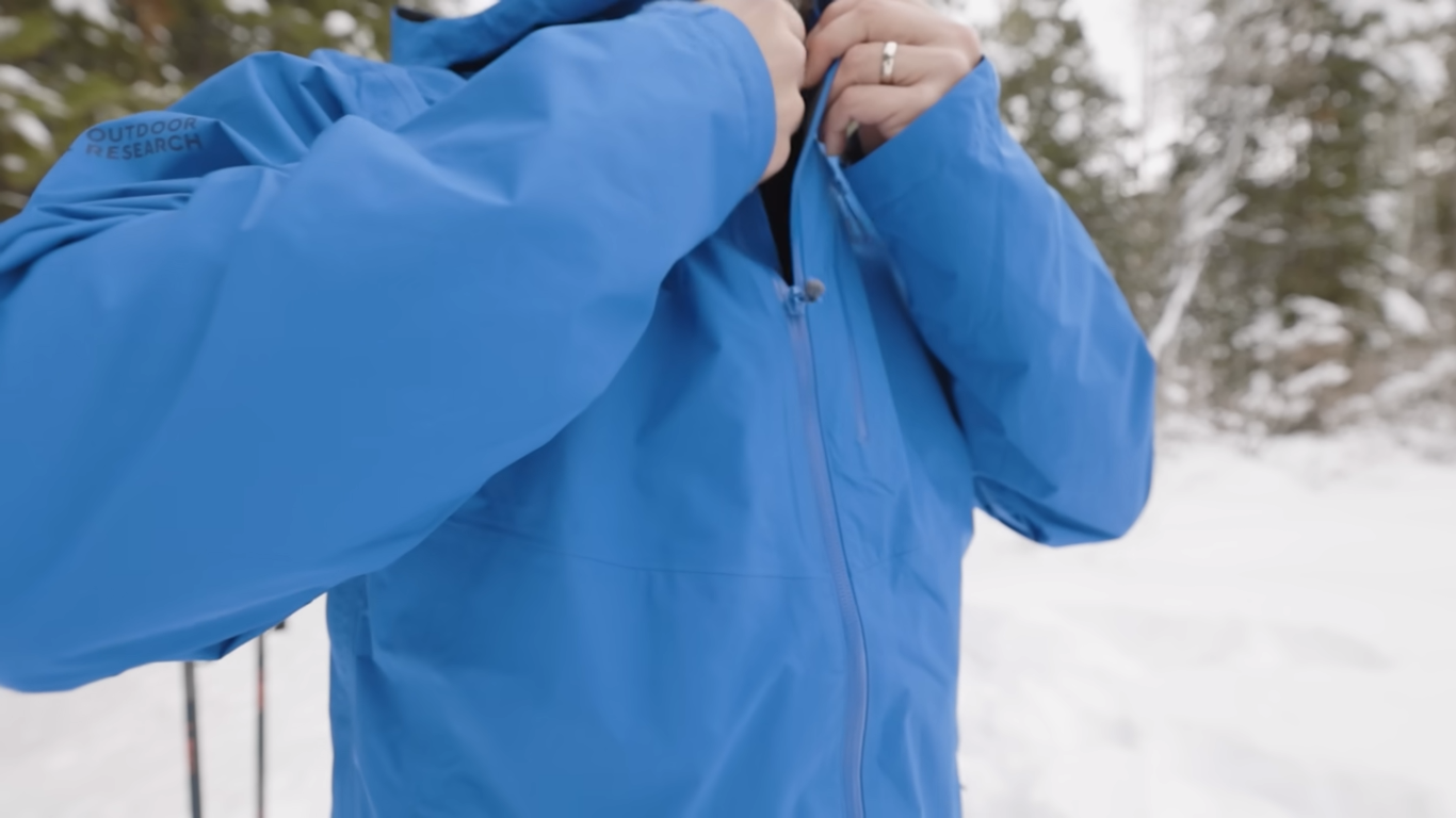 What to Wear in 60 Degree Weather? - WeatherStationPro